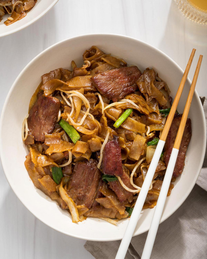 Beef Chow Fun (Beef Ho Fun) – Takes Two Eggs