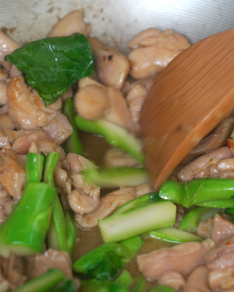 Pad See Ew (Thai Stir Fried Noodles) – Takes Two Eggs