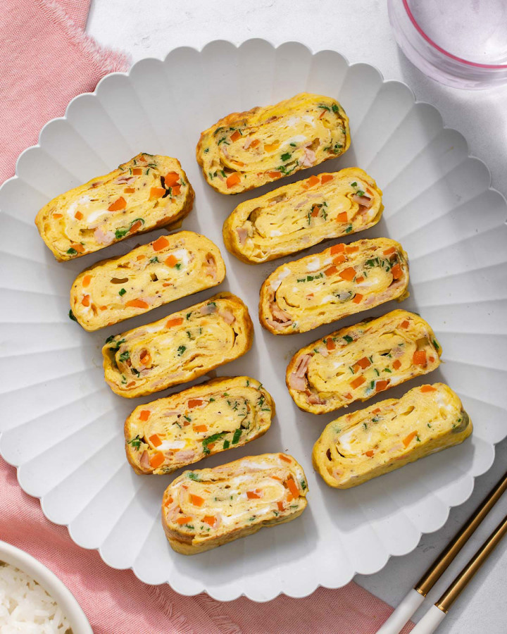 EASY to make Korean Egg Roll (Gyeran Mari) – Takes Two Eggs