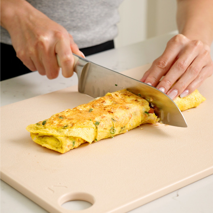 EASY to make Korean Egg Roll (Gyeran Mari) – Takes Two Eggs