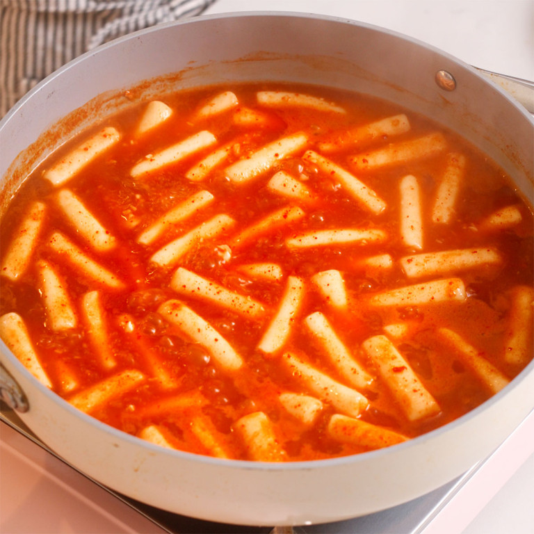 Easy Tteokbokki (Spicy Korean Rice Cakes)