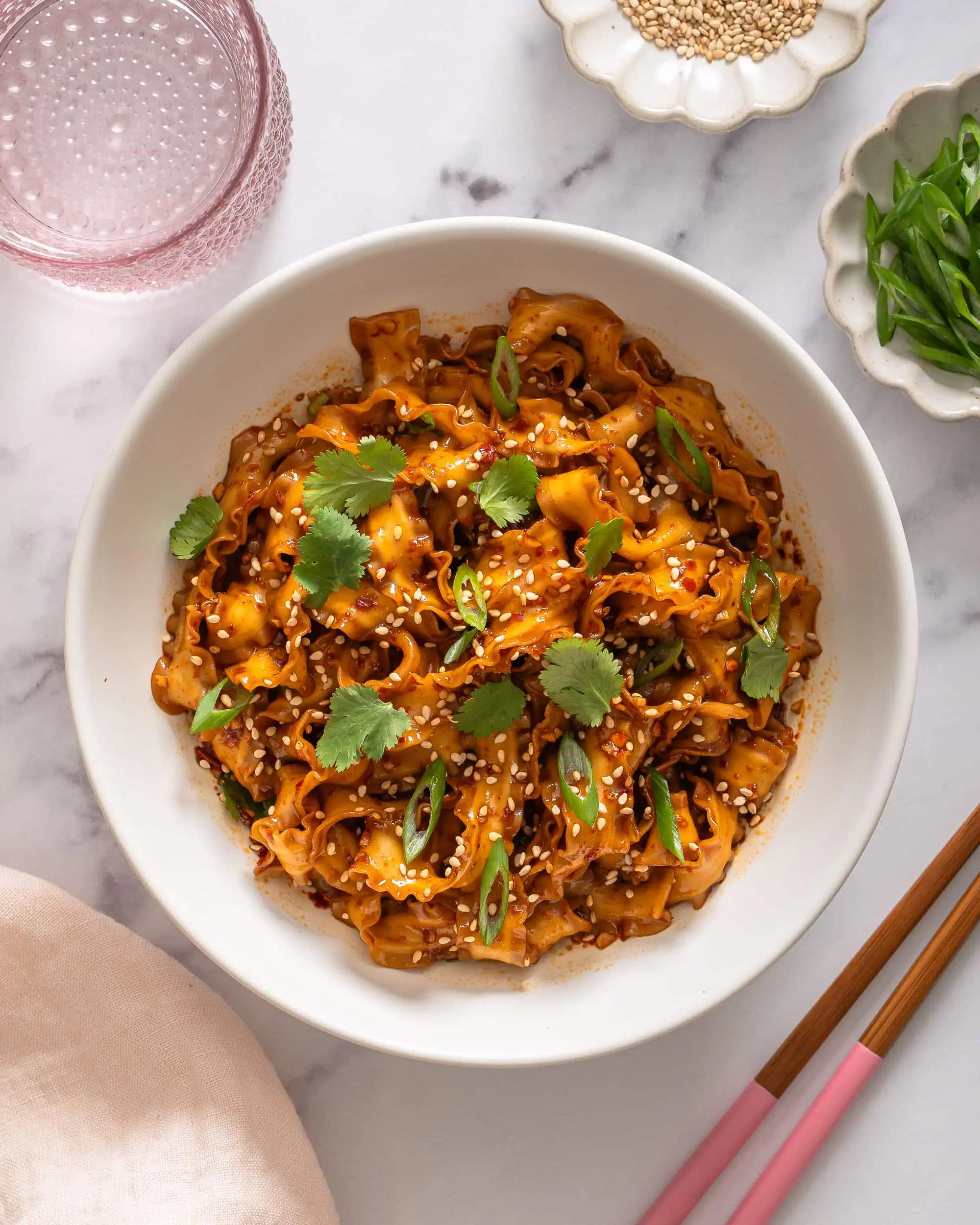 10 minute Garlic Chili Oil Noodles (with Video)
