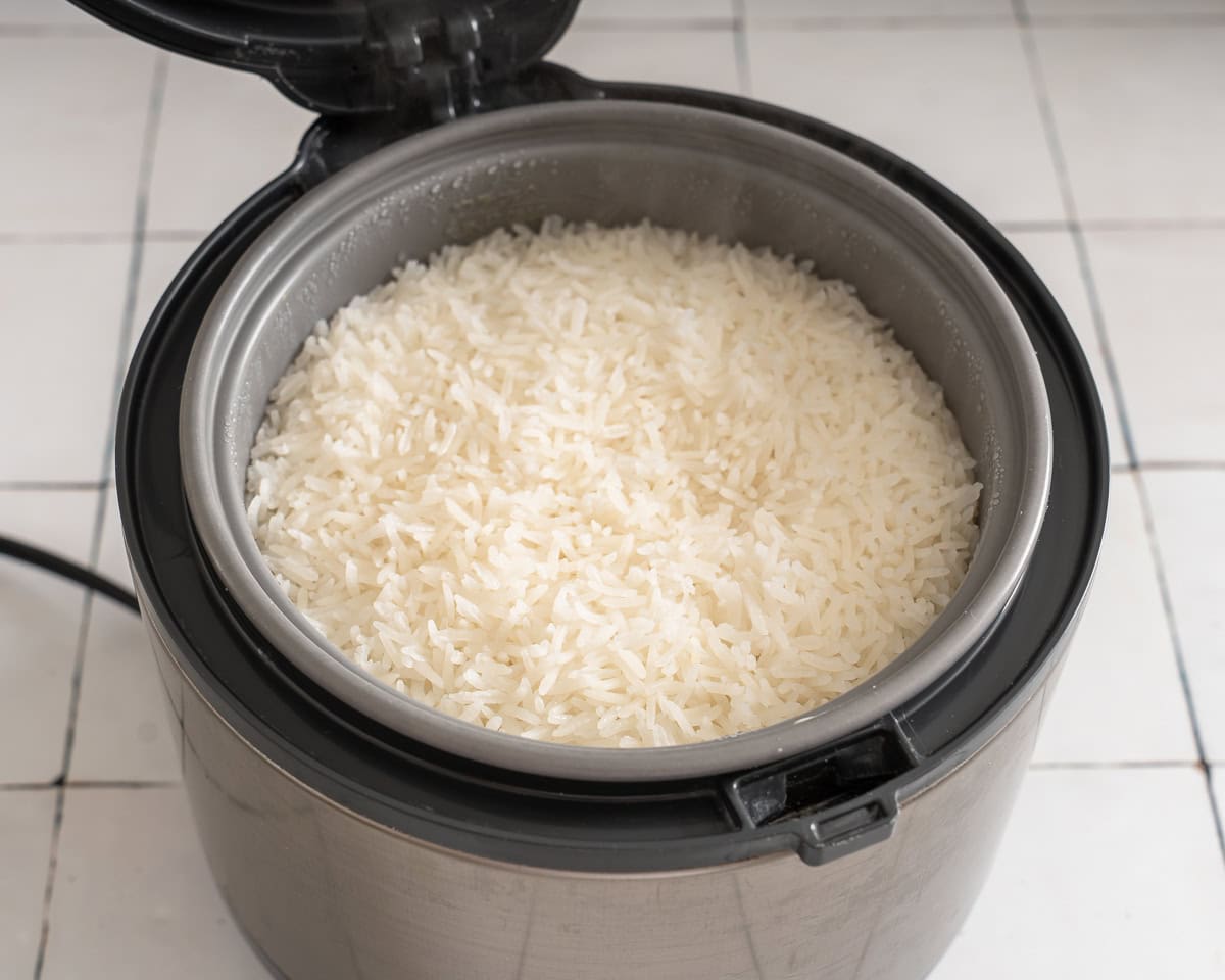 How to Cook Rice in a Rice Cooker – Takes Two Eggs