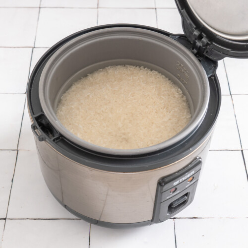 How to Cook Rice in a Rice Cooker – Takes Two Eggs