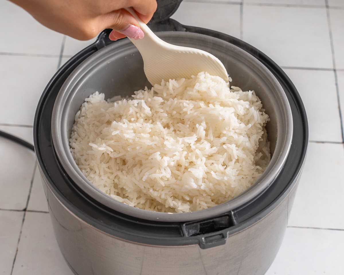 How to Cook Rice in a Rice Cooker – Takes Two Eggs
